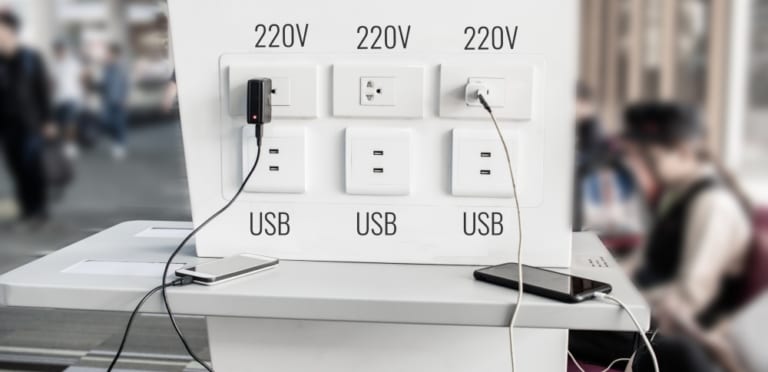Juice Jacking Explained: Why You Should Avoid Public USB Ports - IT基礎